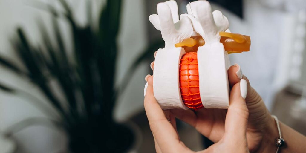 Coluna inflamada: causas e tratamentos reumatológicos.