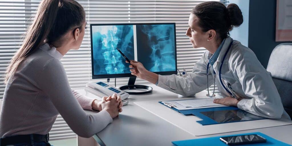 Coluna inflamada: causas e tratamentos reumatológicos.