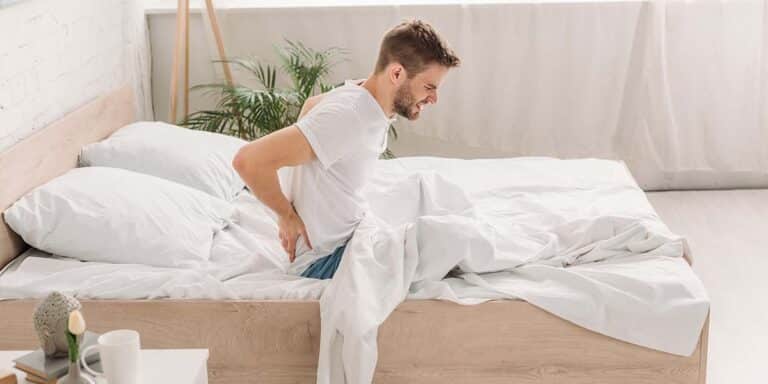 Coluna inflamada: causas e tratamentos reumatológicos.